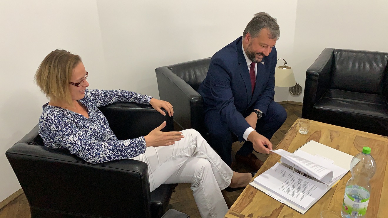 Poslanec Pavel Růžička navštívil areál lounské vagónky HMS » BUSINESS ...